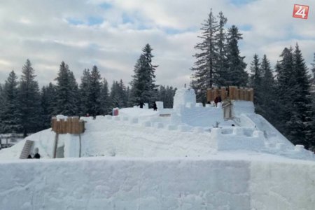Snehový labyrint v poľskom Zakopanom